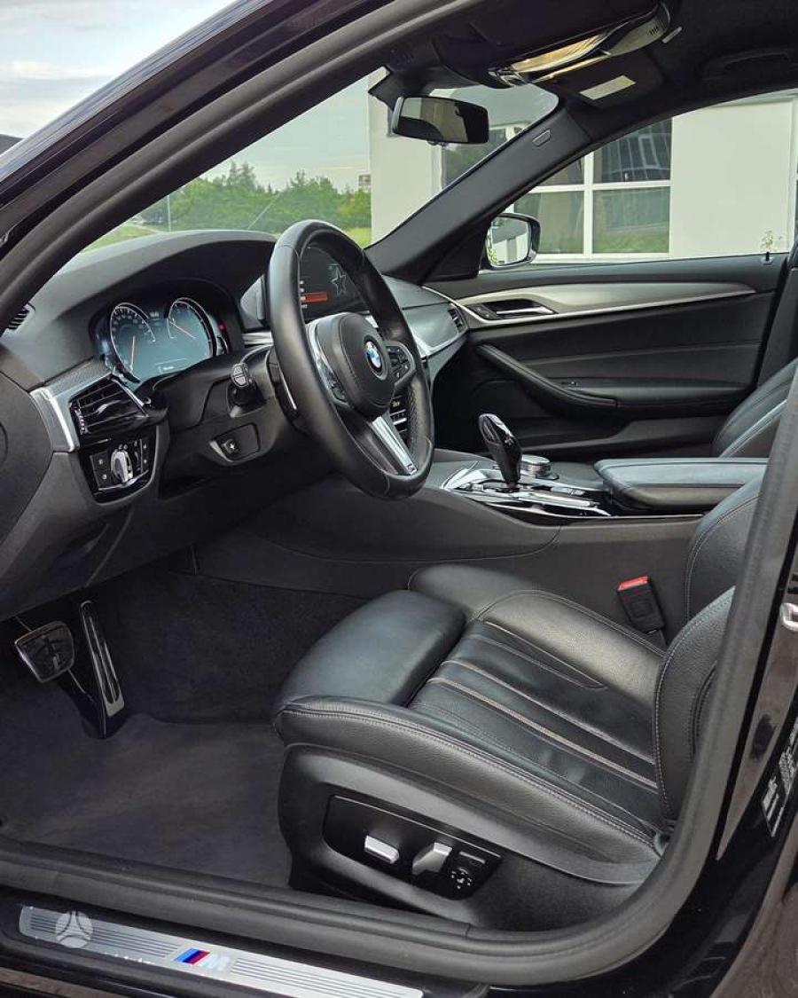 Melns BMW 520 2018 Elektrėnai, ar dzinēja tilpumu 2.00 L un nobraukumu 306 tūkst. km par 16900 €, foto 22 vietnē AUTOMOTO.COM.LV