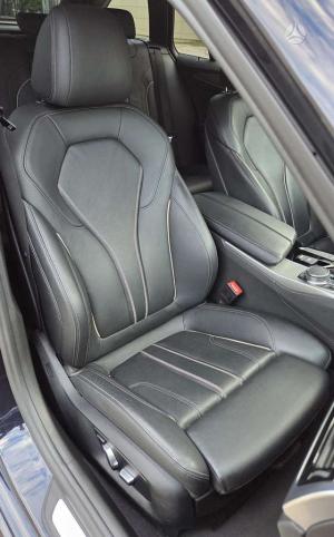 Melns BMW 520 2018 Elektrėnai, ar dzinēja tilpumu 2.00 L un nobraukumu 306 tūkst. km par 16900 €, foto 25 vietnē AUTOMOTO.COM.LV