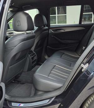 Melns BMW 520 2018 Elektrėnai, ar dzinēja tilpumu 2.00 L un nobraukumu 306 tūkst. km par 16900 €, foto 26 vietnē AUTOMOTO.COM.LV