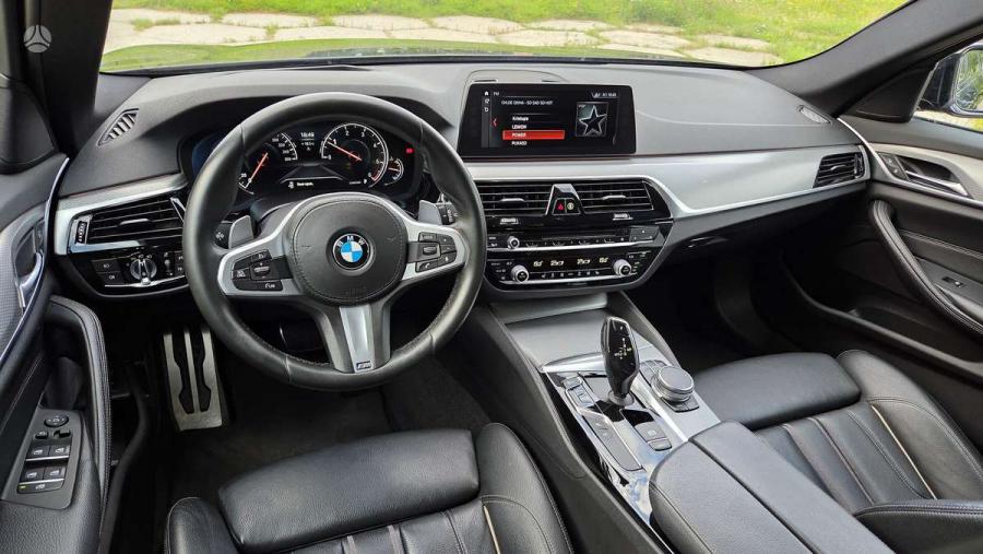 Melns BMW 520 2018 Elektrėnai, ar dzinēja tilpumu 2.00 L un nobraukumu 306 tūkst. km par 16900 €, foto 30 vietnē AUTOMOTO.COM.LV
