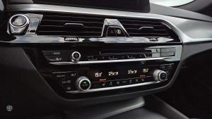 Melns BMW 520 2018 Elektrėnai, ar dzinēja tilpumu 2.00 L un nobraukumu 306 tūkst. km par 16900 €, foto 35 vietnē AUTOMOTO.COM.LV