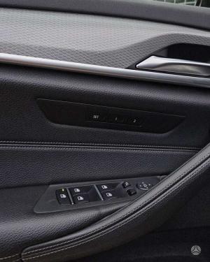 Melns BMW 520 2018 Elektrėnai, ar dzinēja tilpumu 2.00 L un nobraukumu 306 tūkst. km par 16900 €, foto 44 vietnē AUTOMOTO.COM.LV
