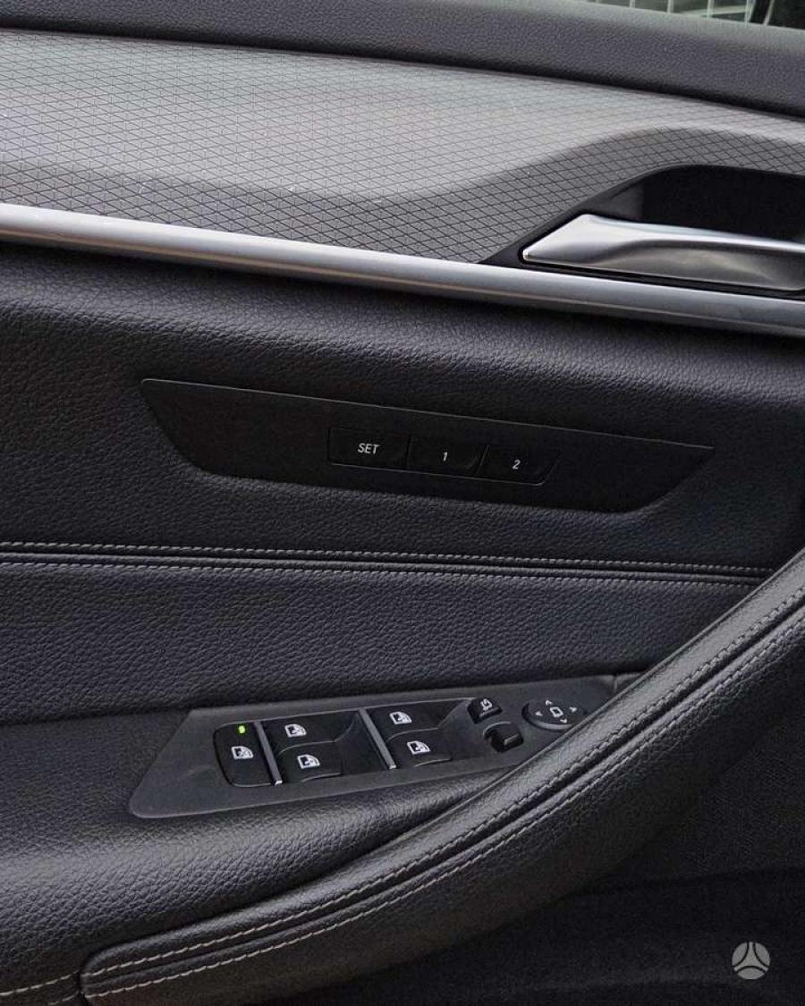 Melns BMW 520 2018 Elektrėnai, ar dzinēja tilpumu 2.00 L un nobraukumu 306 tūkst. km par 16900 €, foto 44 vietnē AUTOMOTO.COM.LV