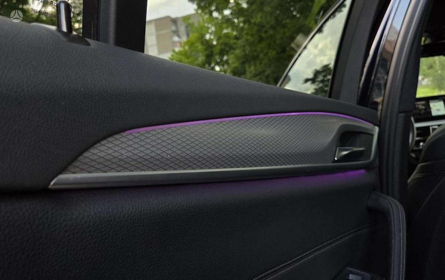 Melns BMW 520 2018 Elektrėnai, ar dzinēja tilpumu 2.00 L un nobraukumu 306 tūkst. km par 16900 €, foto 49 vietnē AUTOMOTO.COM.LV