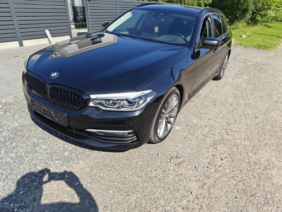 Black BMW 520 2018 in Vilnius, with an engine capacity of 2.00 L and mileage of 280 thousand km for 14150 €, photo 4 on AUTOMOTO.COM.LV