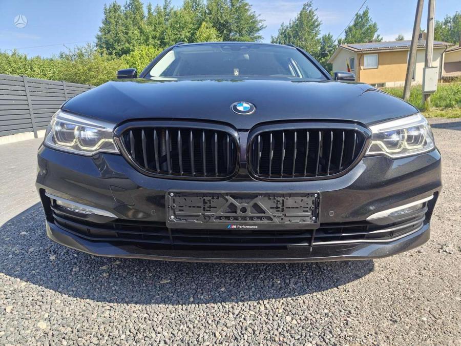 Black BMW 520 2018 in Vilnius, with an engine capacity of 2.00 L and mileage of 280 thousand km for 14150 €, photo 5 on AUTOMOTO.COM.LV
