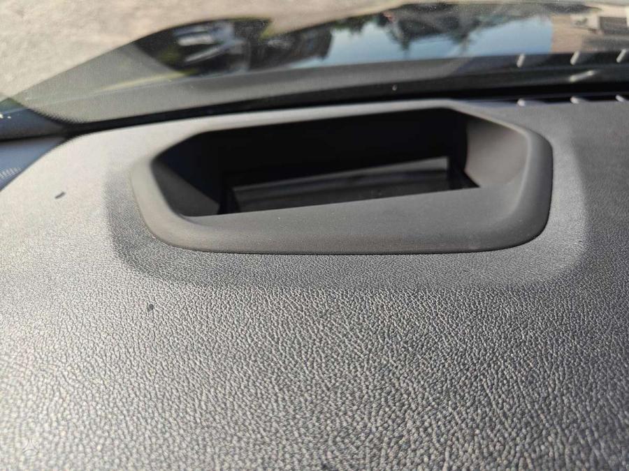 Black BMW 520 2018 in Vilnius, with an engine capacity of 2.00 L and mileage of 280 thousand km for 14150 €, photo 16 on AUTOMOTO.COM.LV