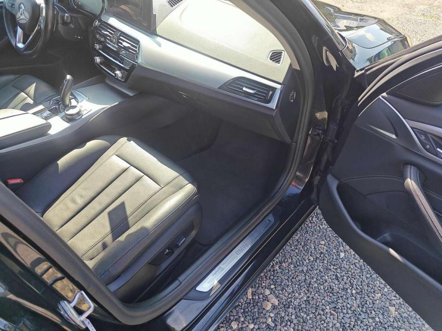 Black BMW 520 2018 in Vilnius, with an engine capacity of 2.00 L and mileage of 280 thousand km for 14150 €, photo 17 on AUTOMOTO.COM.LV