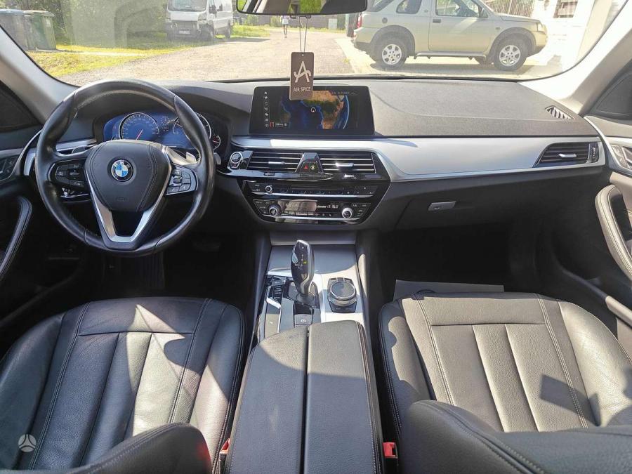 Black BMW 520 2018 in Vilnius, with an engine capacity of 2.00 L and mileage of 280 thousand km for 14150 €, photo 19 on AUTOMOTO.COM.LV