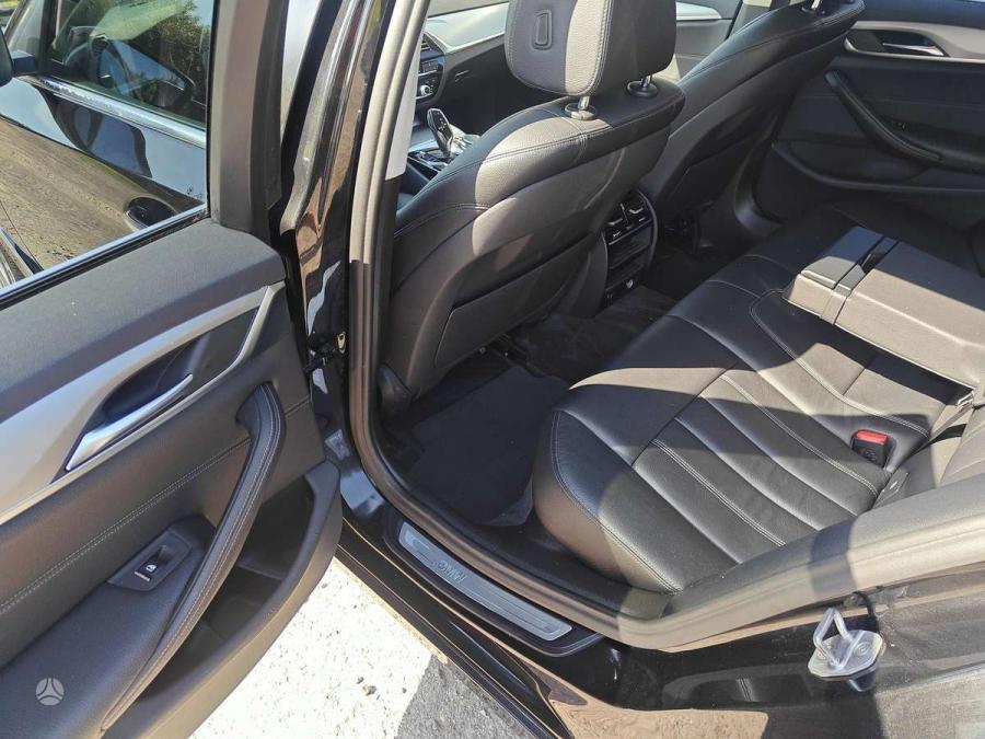 Black BMW 520 2018 in Vilnius, with an engine capacity of 2.00 L and mileage of 280 thousand km for 14150 €, photo 21 on AUTOMOTO.COM.LV
