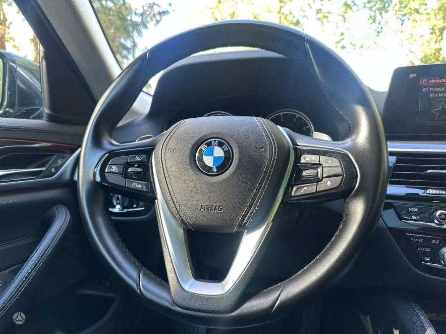 Melns BMW 520 2018 Viļņa, ar dzinēja tilpumu 2.00 L un nobraukumu 299 tūkst. km par 15299 €, foto 23 vietnē AUTOMOTO.COM.LV