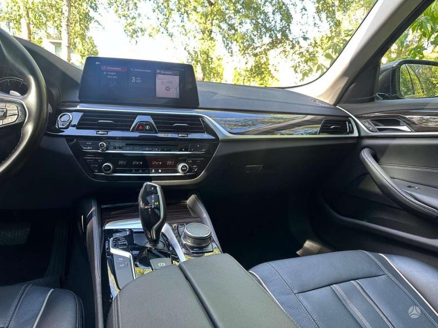 Melns BMW 520 2018 Viļņa, ar dzinēja tilpumu 2.00 L un nobraukumu 299 tūkst. km par 15299 €, foto 25 vietnē AUTOMOTO.COM.LV
