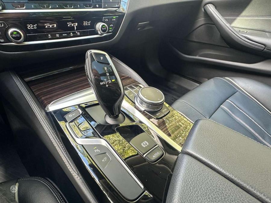 Melns BMW 520 2018 Viļņa, ar dzinēja tilpumu 2.00 L un nobraukumu 299 tūkst. km par 15299 €, foto 27 vietnē AUTOMOTO.COM.LV