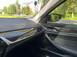 Melns BMW 520 2018 Viļņa, ar dzinēja tilpumu 2.00 L un nobraukumu 299 tūkst. km par 15299 €, foto 37 vietnē AUTOMOTO.COM.LV