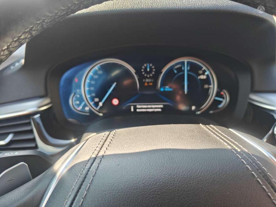 Black BMW 520 2018 in Vilnius, with an engine capacity of 2.00 L and mileage of 280 thousand km for 14200 €, photo 13 on AUTOMOTO.COM.LV