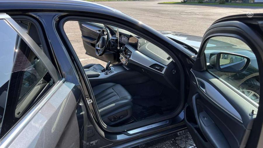 Melns BMW 520 2018 Šauļi, ar dzinēja tilpumu 2.00 L un nobraukumu 229 tūkst. km par 14700 €, foto 18 vietnē AUTOMOTO.COM.LV