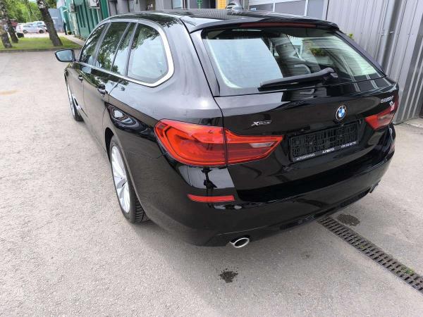 Black BMW 520 2018 in Joniskis, with an engine capacity of 0.20 L and mileage of 221 thousand km for 16600 €, photo 3 on AUTOMOTO.COM.LV