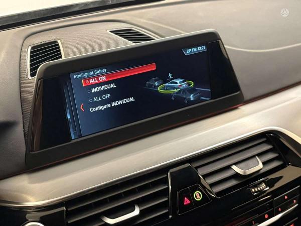 Black BMW 520 2018 in Marijampole, with an engine capacity of 2.00 L and mileage of 133 thousand km for 18999 €, photo 3 on AUTOMOTO.COM.LV