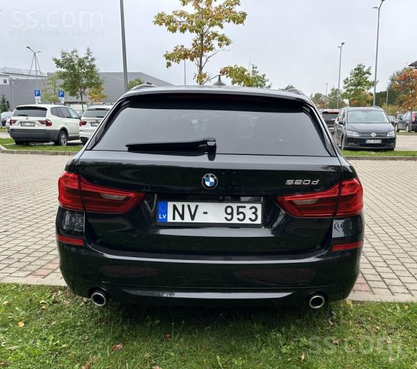 Black BMW 520 2018 in Riga, with an engine capacity of 2.00 L and mileage of 262 thousand km for 16200 €, photo 8 on AUTOMOTO.COM.LV