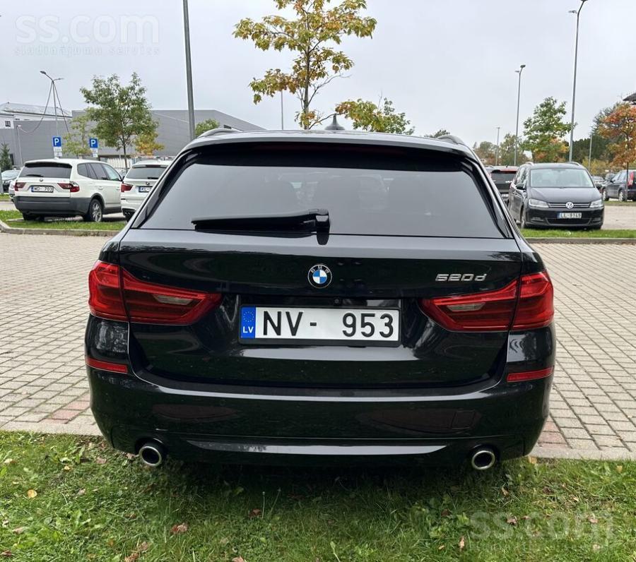Black BMW 520 2018 in Riga, with an engine capacity of 2.00 L and mileage of 262 thousand km for 16200 €, photo 8 on AUTOMOTO.COM.LV