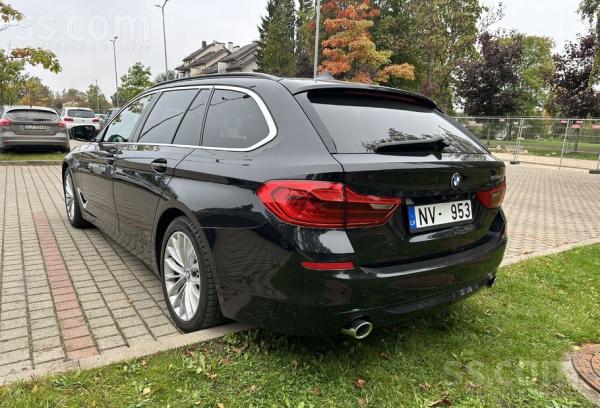Black BMW 520 2018 in Riga, with an engine capacity of 2.00 L and mileage of 262 thousand km for 16200 €, photo 9 on AUTOMOTO.COM.LV