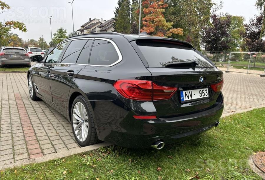 Black BMW 520 2018 in Riga, with an engine capacity of 2.00 L and mileage of 262 thousand km for 16200 €, photo 9 on AUTOMOTO.COM.LV