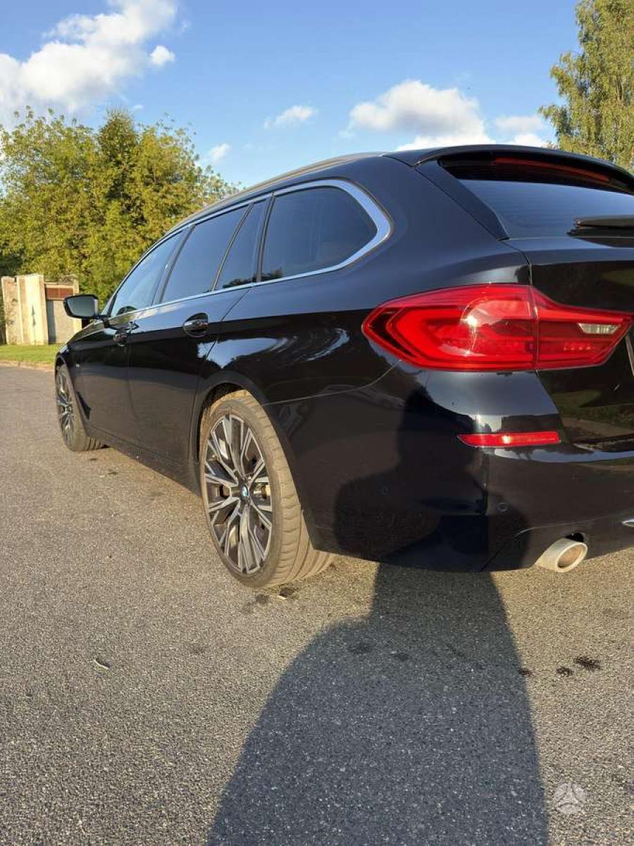 Black BMW 520 2018 in Vilnius, with an engine capacity of 2.00 L and mileage of 273 thousand km for 16900 €, photo 3 on AUTOMOTO.COM.LV