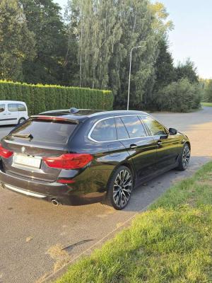 Black BMW 520 2018 in Vilnius, with an engine capacity of 2.00 L and mileage of 273 thousand km for 16900 €, photo 6 on AUTOMOTO.COM.LV