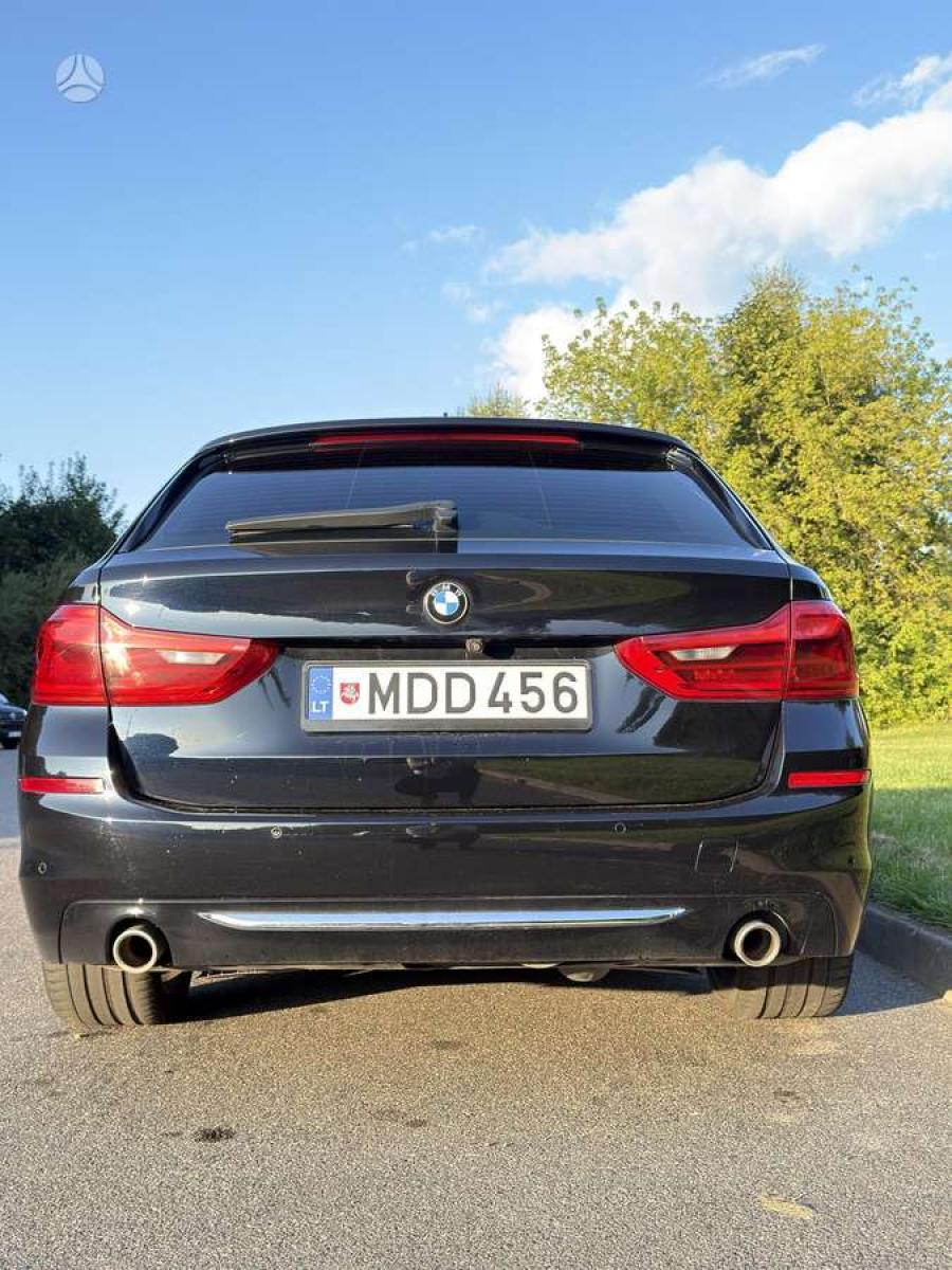 Black BMW 520 2018 in Vilnius, with an engine capacity of 2.00 L and mileage of 273 thousand km for 16900 €, photo 7 on AUTOMOTO.COM.LV