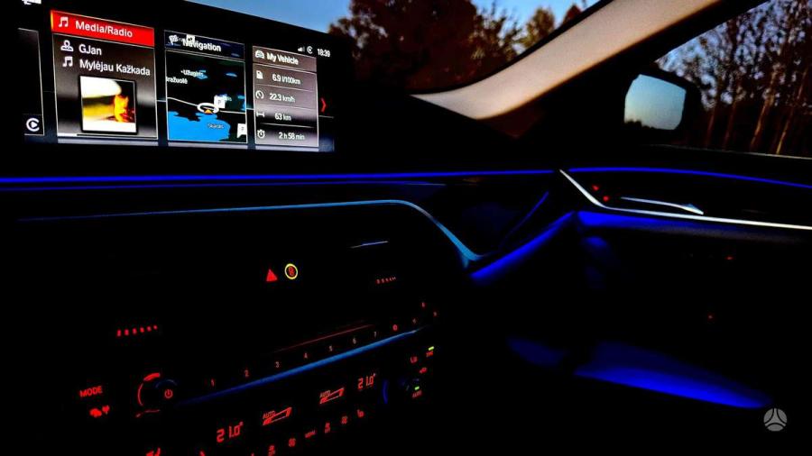 Black BMW 520 2018 in Vilnius, with an engine capacity of 2.00 L and mileage of 273 thousand km for 16900 €, photo 11 on AUTOMOTO.COM.LV