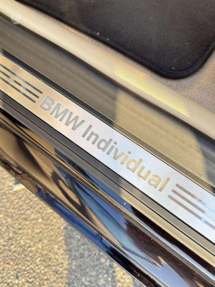 Black BMW 520 2018 in Vilnius, with an engine capacity of 2.00 L and mileage of 273 thousand km for 16900 €, photo 12 on AUTOMOTO.COM.LV