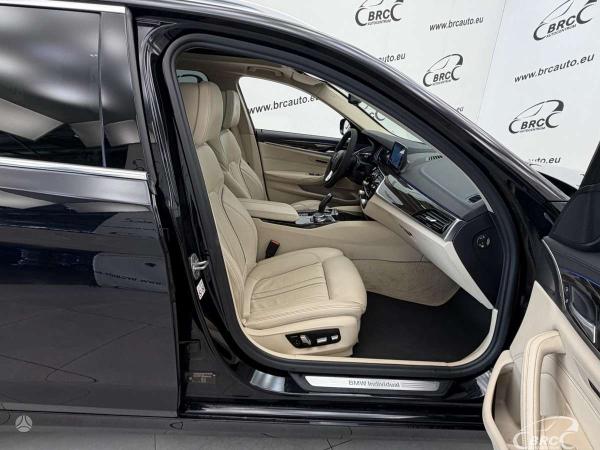 Black BMW 520 2018 in Vilnius, with an engine capacity of 2.00 L and mileage of 277 thousand km for 16500 €, photo 6 on AUTOMOTO.COM.LV