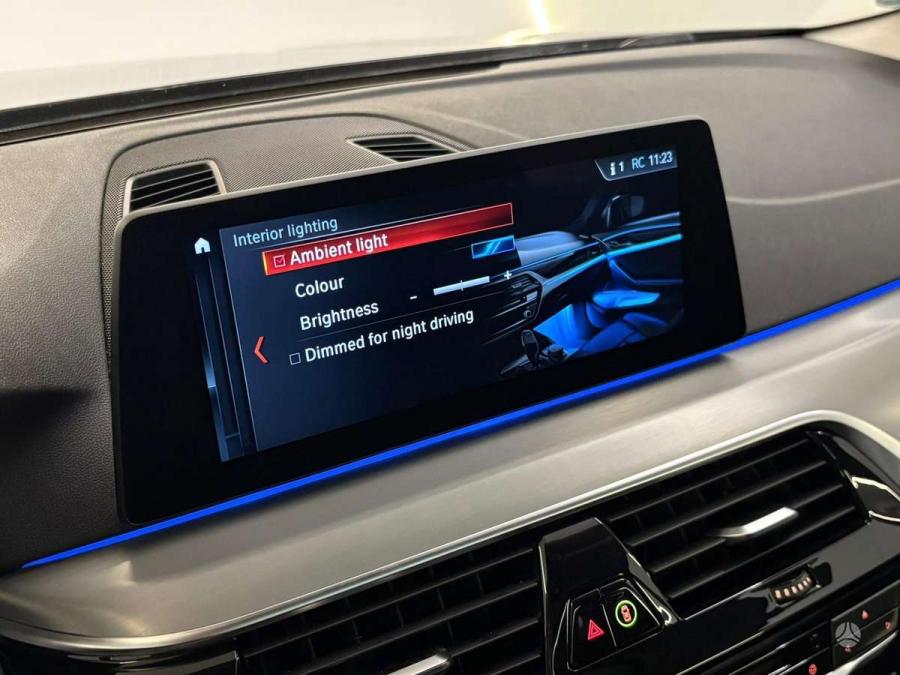 Black BMW 520 2018 in Marijampole, with an engine capacity of 2.00 L and mileage of 218 thousand km for 16950 €, photo 5 on AUTOMOTO.COM.LV