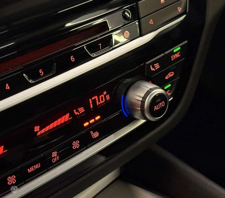 Black BMW 520 2018 in Marijampole, with an engine capacity of 2.00 L and mileage of 218 thousand km for 16950 €, photo 9 on AUTOMOTO.COM.LV