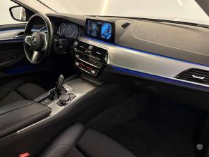 Black BMW 520 2018 in Marijampole, with an engine capacity of 2.00 L and mileage of 218 thousand km for 16950 €, photo 12 on AUTOMOTO.COM.LV