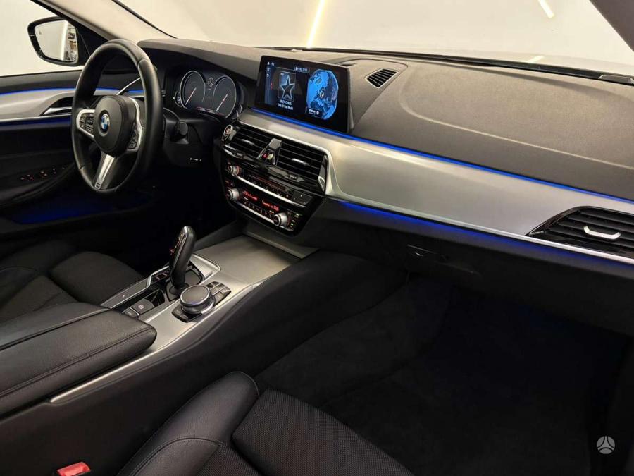 Black BMW 520 2018 in Marijampole, with an engine capacity of 2.00 L and mileage of 218 thousand km for 16950 €, photo 12 on AUTOMOTO.COM.LV