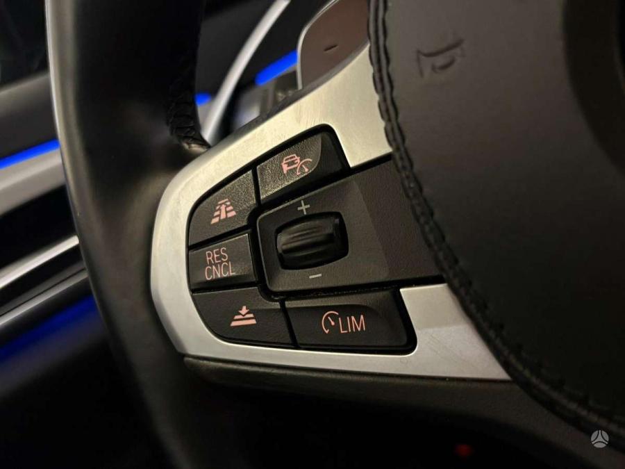 Black BMW 520 2018 in Marijampole, with an engine capacity of 2.00 L and mileage of 218 thousand km for 16950 €, photo 17 on AUTOMOTO.COM.LV