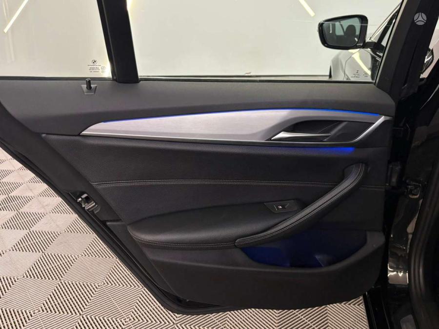 Black BMW 520 2018 in Marijampole, with an engine capacity of 2.00 L and mileage of 218 thousand km for 16950 €, photo 21 on AUTOMOTO.COM.LV
