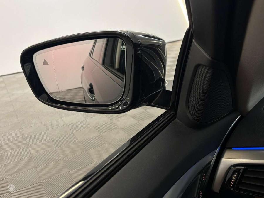 Black BMW 520 2018 in Marijampole, with an engine capacity of 2.00 L and mileage of 218 thousand km for 16950 €, photo 33 on AUTOMOTO.COM.LV
