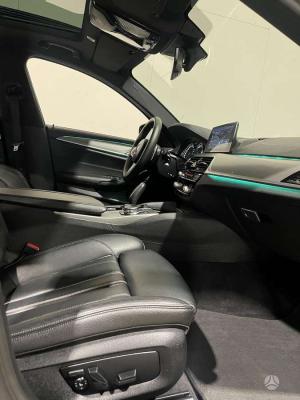 Black BMW 520 2018 in Klaipeda, with an engine capacity of 2.00 L and mileage of 281 thousand km for 15500 €, photo 13 on AUTOMOTO.COM.LV