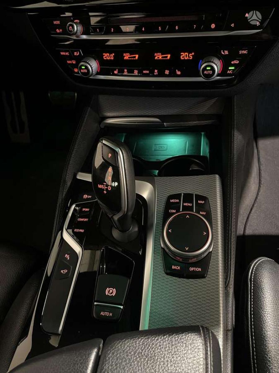 Black BMW 520 2018 in Klaipeda, with an engine capacity of 2.00 L and mileage of 281 thousand km for 15500 €, photo 18 on AUTOMOTO.COM.LV