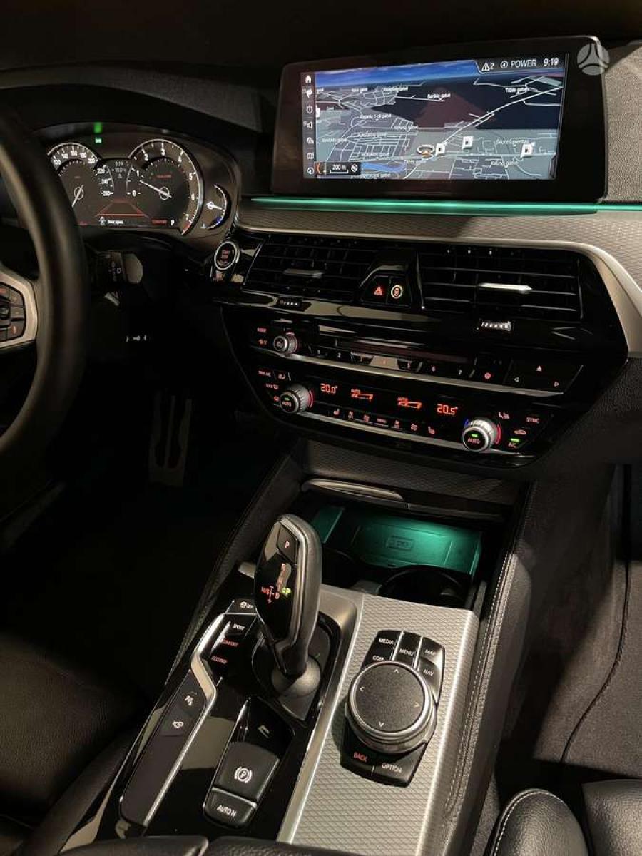 Black BMW 520 2018 in Klaipeda, with an engine capacity of 2.00 L and mileage of 281 thousand km for 15500 €, photo 27 on AUTOMOTO.COM.LV