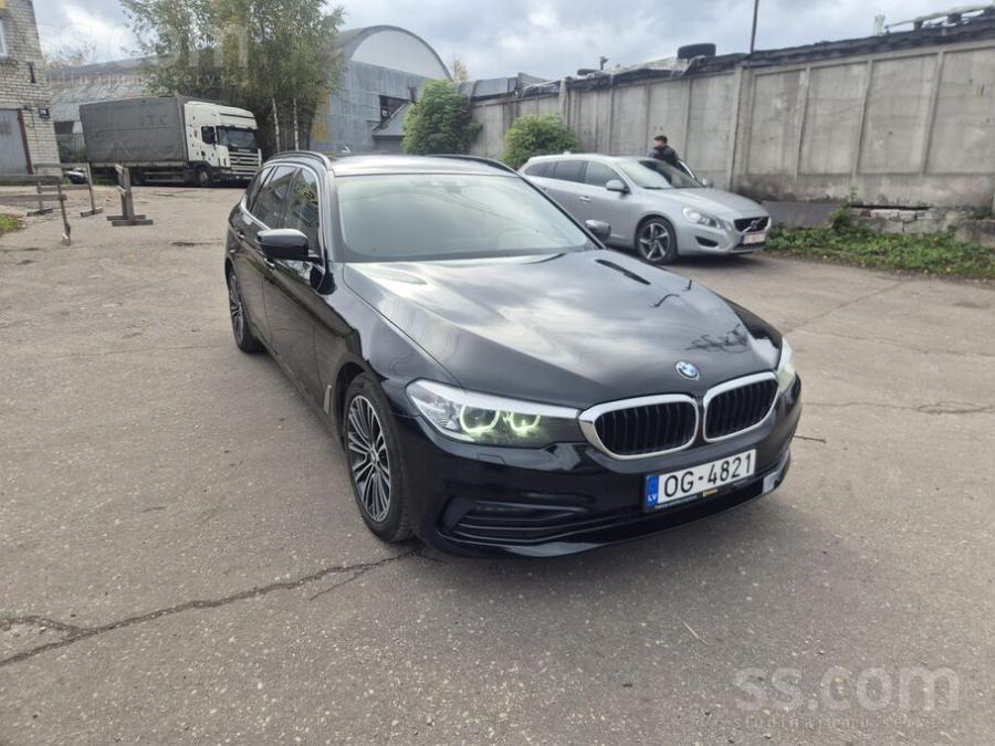 Black BMW 520 2018 in Riga, with an engine capacity of 2.00 L and mileage of 207 thousand km for 17990 €, photo 3 on AUTOMOTO.COM.LV