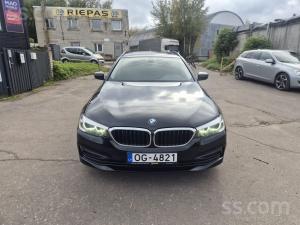 Black BMW 520 2018 in Riga, with an engine capacity of 2.00 L and mileage of 207 thousand km for 17990 €, photo 4 on AUTOMOTO.COM.LV