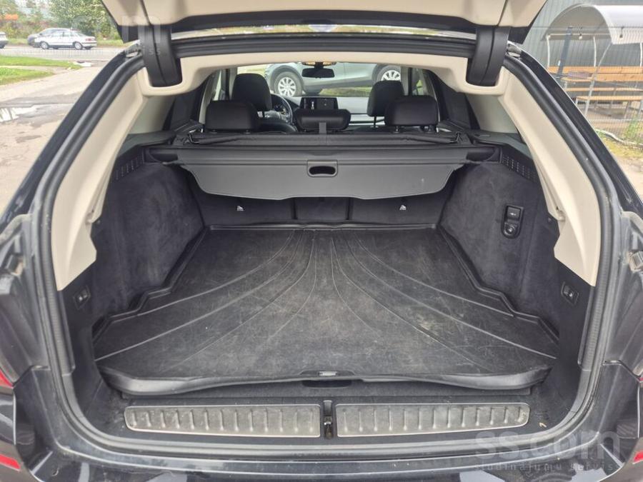 Black BMW 520 2018 in Riga, with an engine capacity of 2.00 L and mileage of 207 thousand km for 17990 €, photo 11 on AUTOMOTO.COM.LV