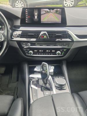 Black BMW 520 2018 in Riga, with an engine capacity of 2.00 L and mileage of 207 thousand km for 17990 €, photo 14 on AUTOMOTO.COM.LV