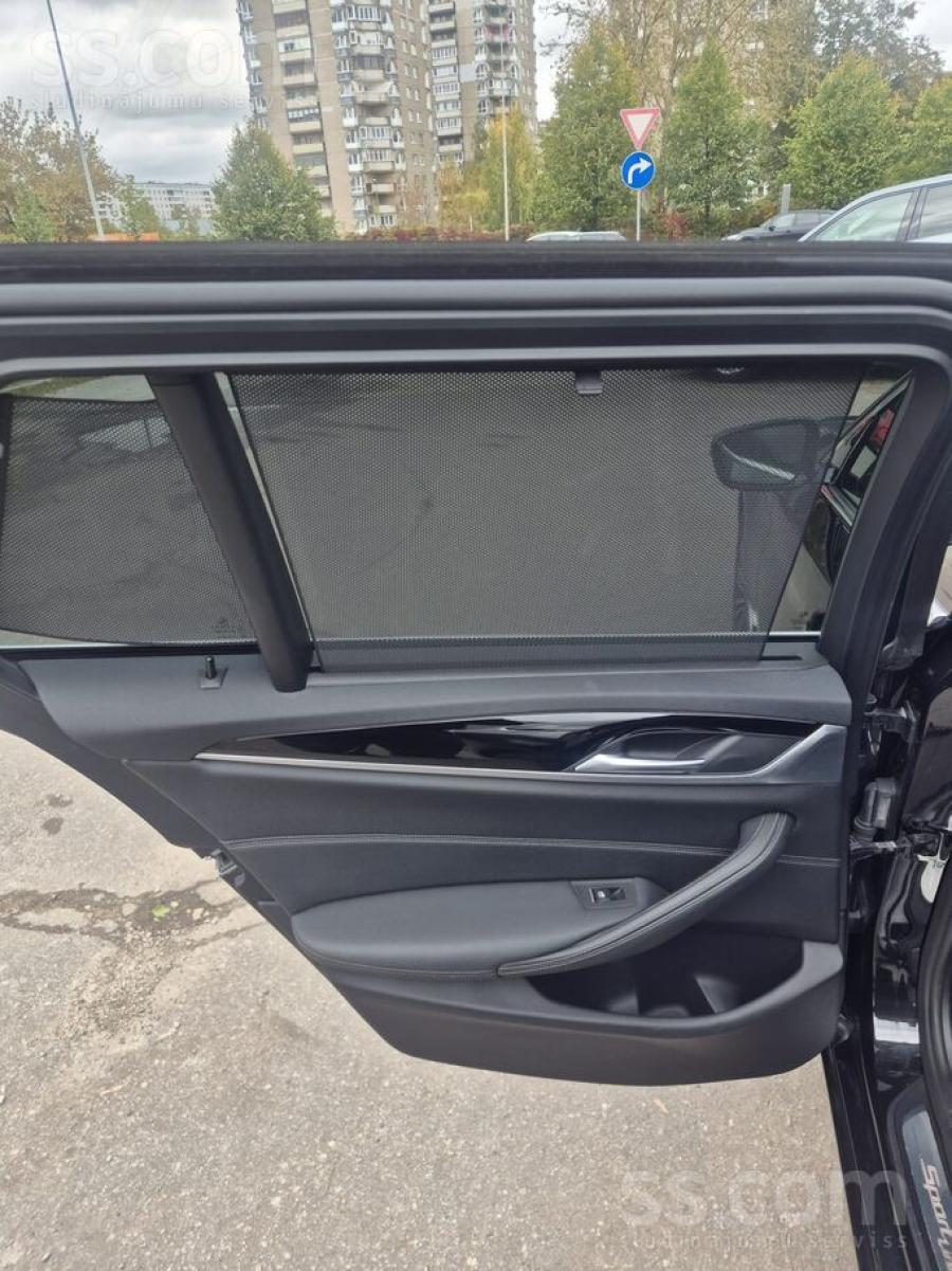 Black BMW 520 2018 in Riga, with an engine capacity of 2.00 L and mileage of 207 thousand km for 17990 €, photo 15 on AUTOMOTO.COM.LV