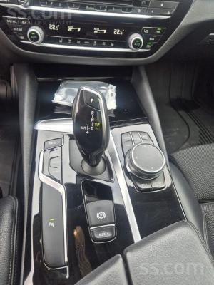 Black BMW 520 2018 in Riga, with an engine capacity of 2.00 L and mileage of 207 thousand km for 17990 €, photo 19 on AUTOMOTO.COM.LV