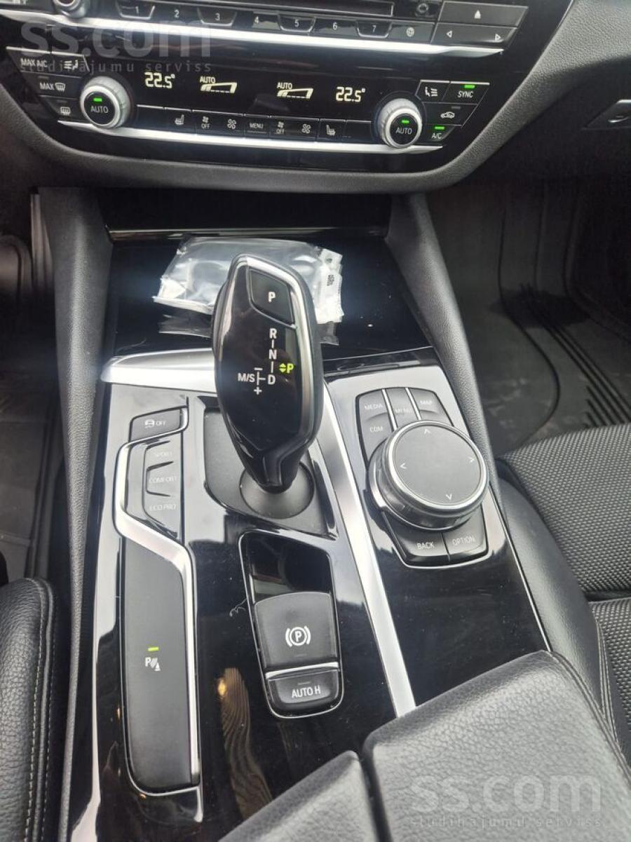 Black BMW 520 2018 in Riga, with an engine capacity of 2.00 L and mileage of 207 thousand km for 17990 €, photo 19 on AUTOMOTO.COM.LV