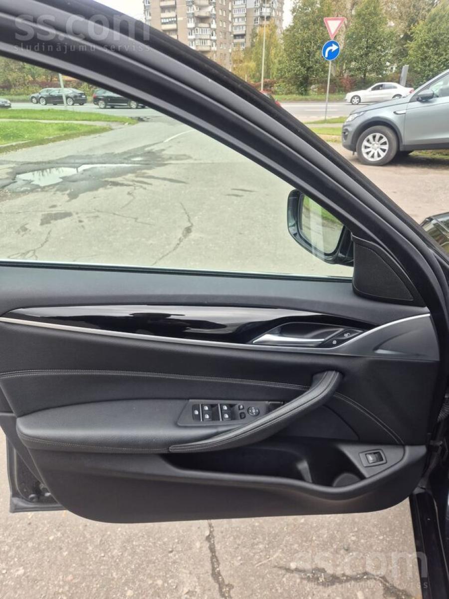 Black BMW 520 2018 in Riga, with an engine capacity of 2.00 L and mileage of 207 thousand km for 17990 €, photo 24 on AUTOMOTO.COM.LV